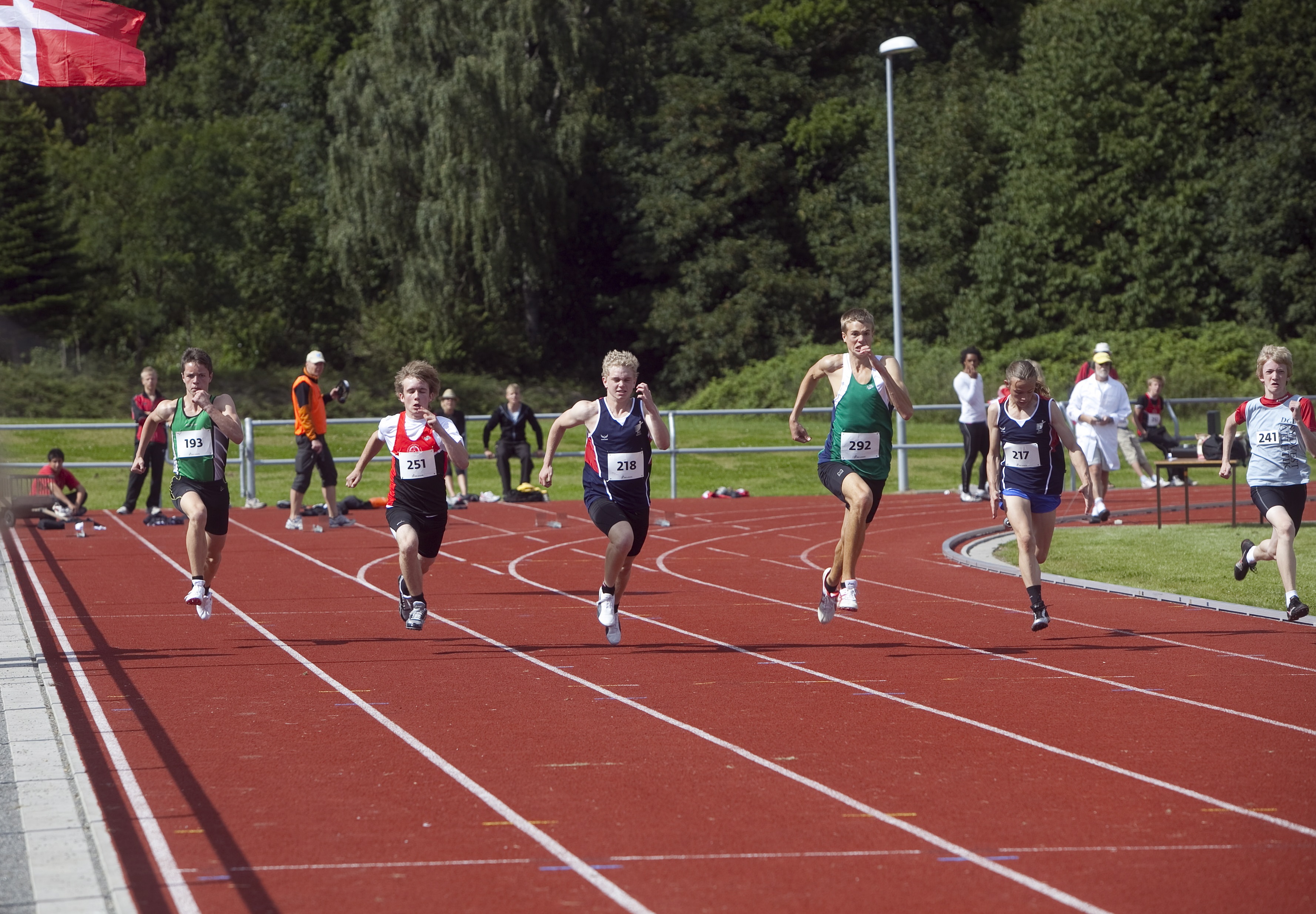Vind de unges gunst! Din tennisklub får gode råd til engagere de unge.